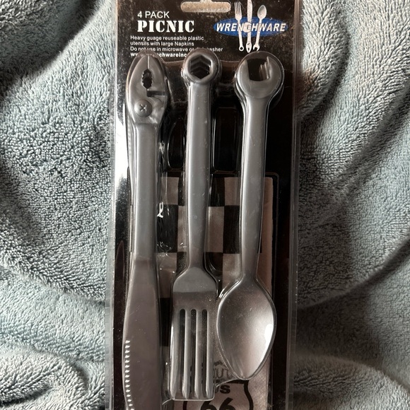 Wrenchware | Dining | Mechanic Themed Picnicparty Flat Ware Plastic Set ...
